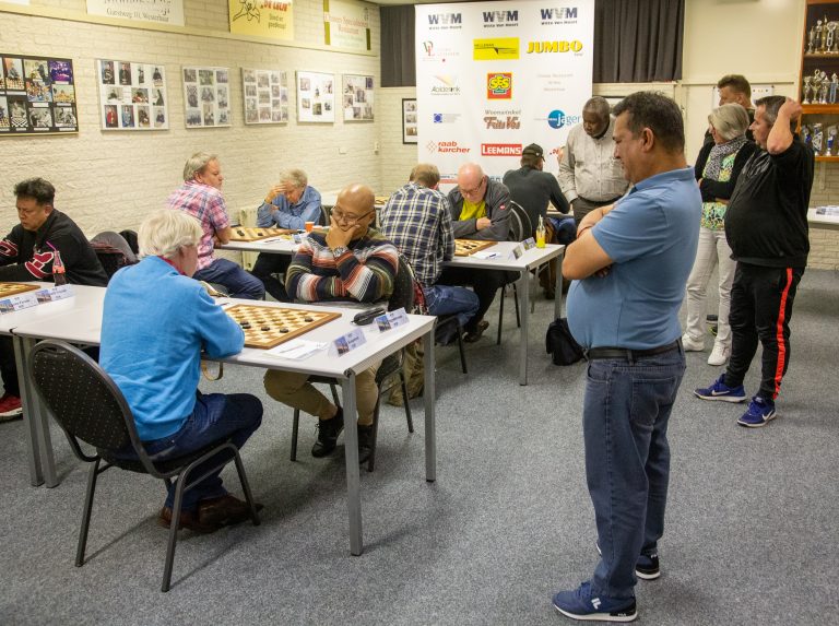 De Vries bekroont opsluiting met verovering toppositie – NK DAMMEN B&C